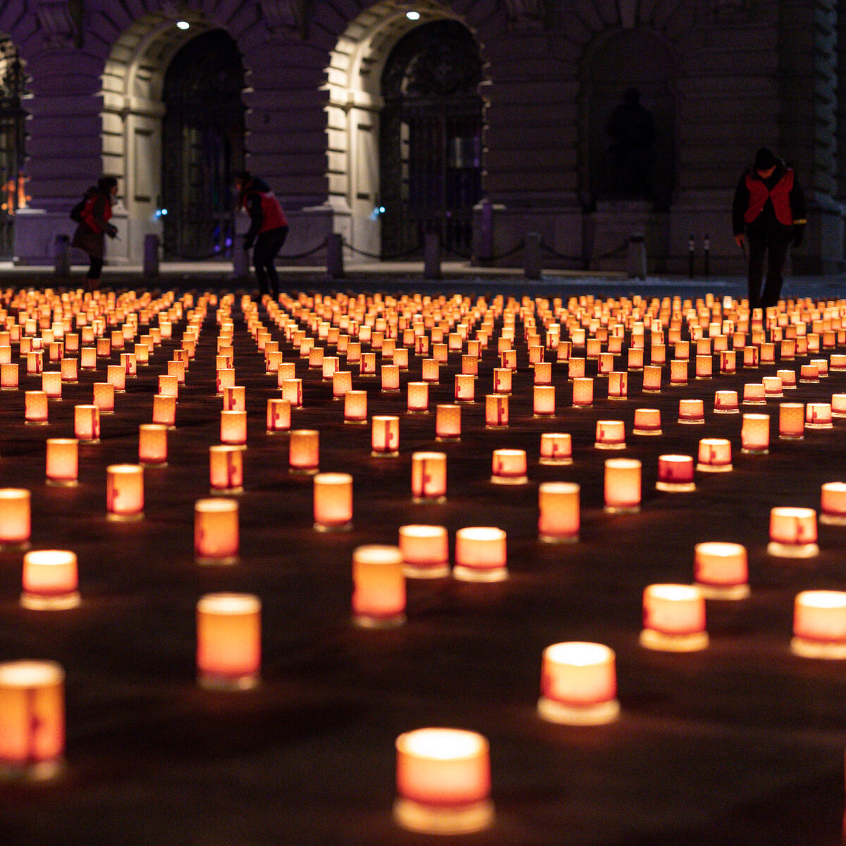 Eine Million Sterne: Ein Lichtermeer gegen Armut auf dem Bundesplatz ...